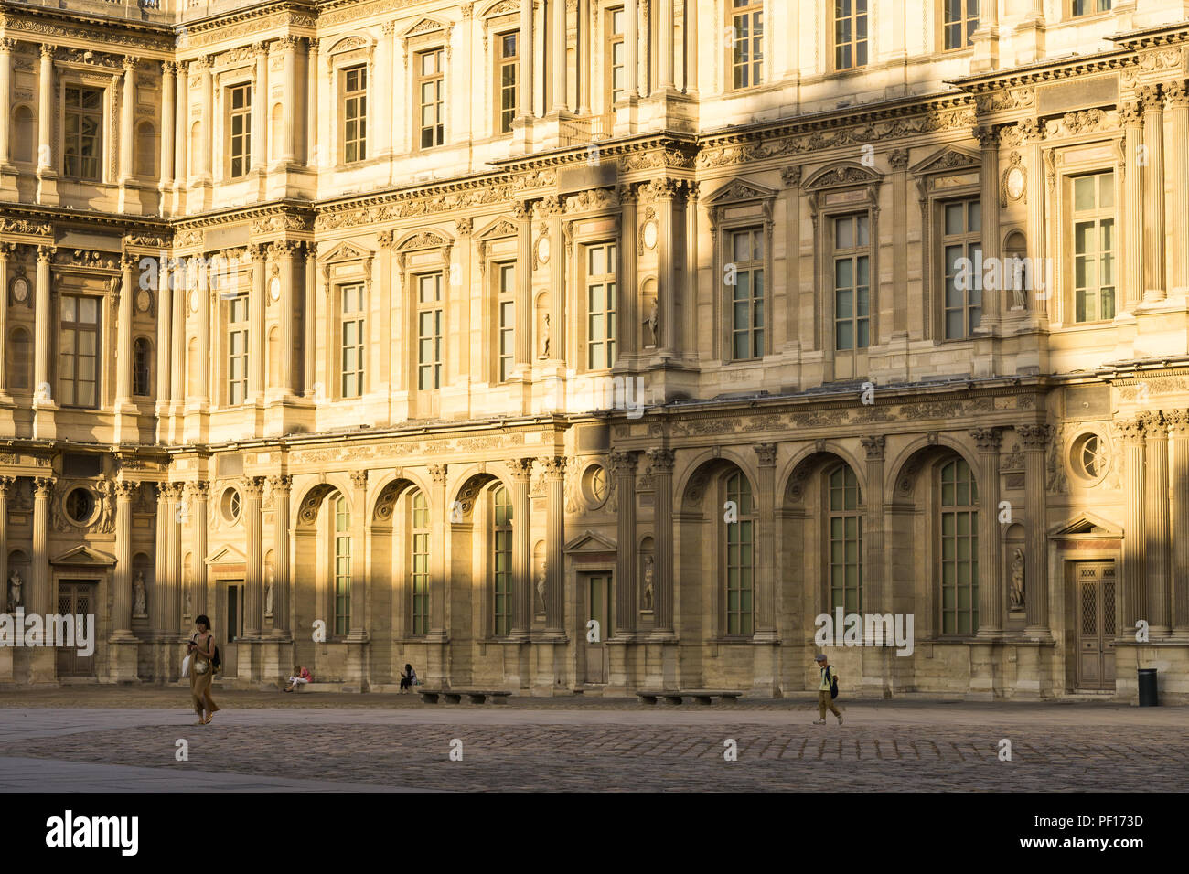Cour caree Banque de photographies et d’images à haute résolution - Alamy