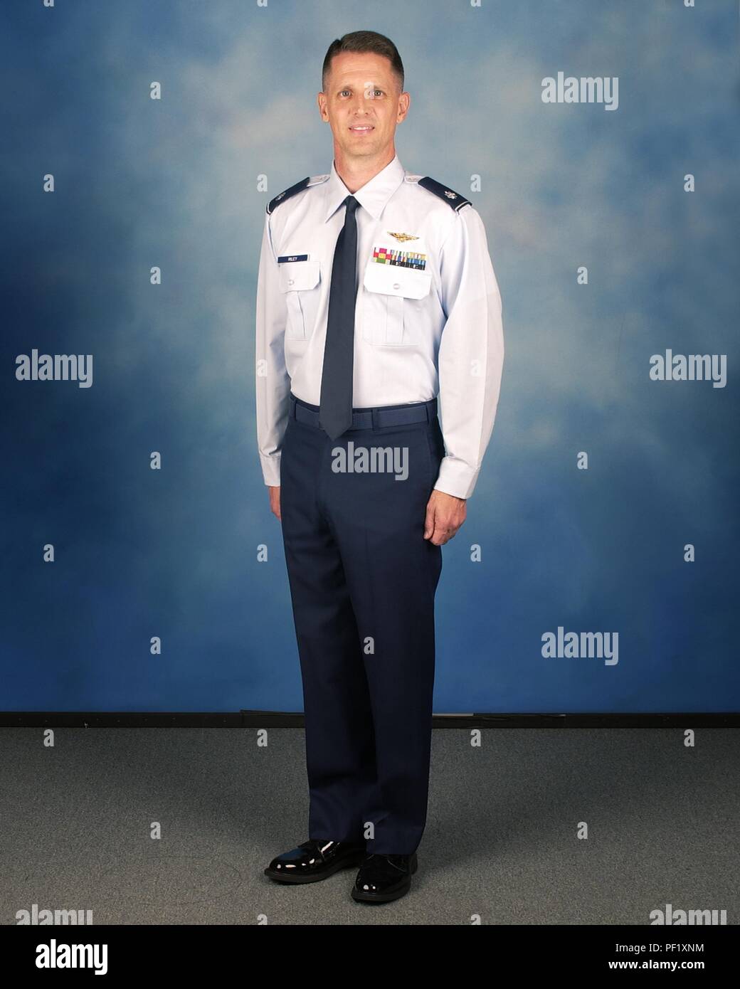 Le Lieutenant-colonel de l'USAF Michael Riley prend sa retraite après ...