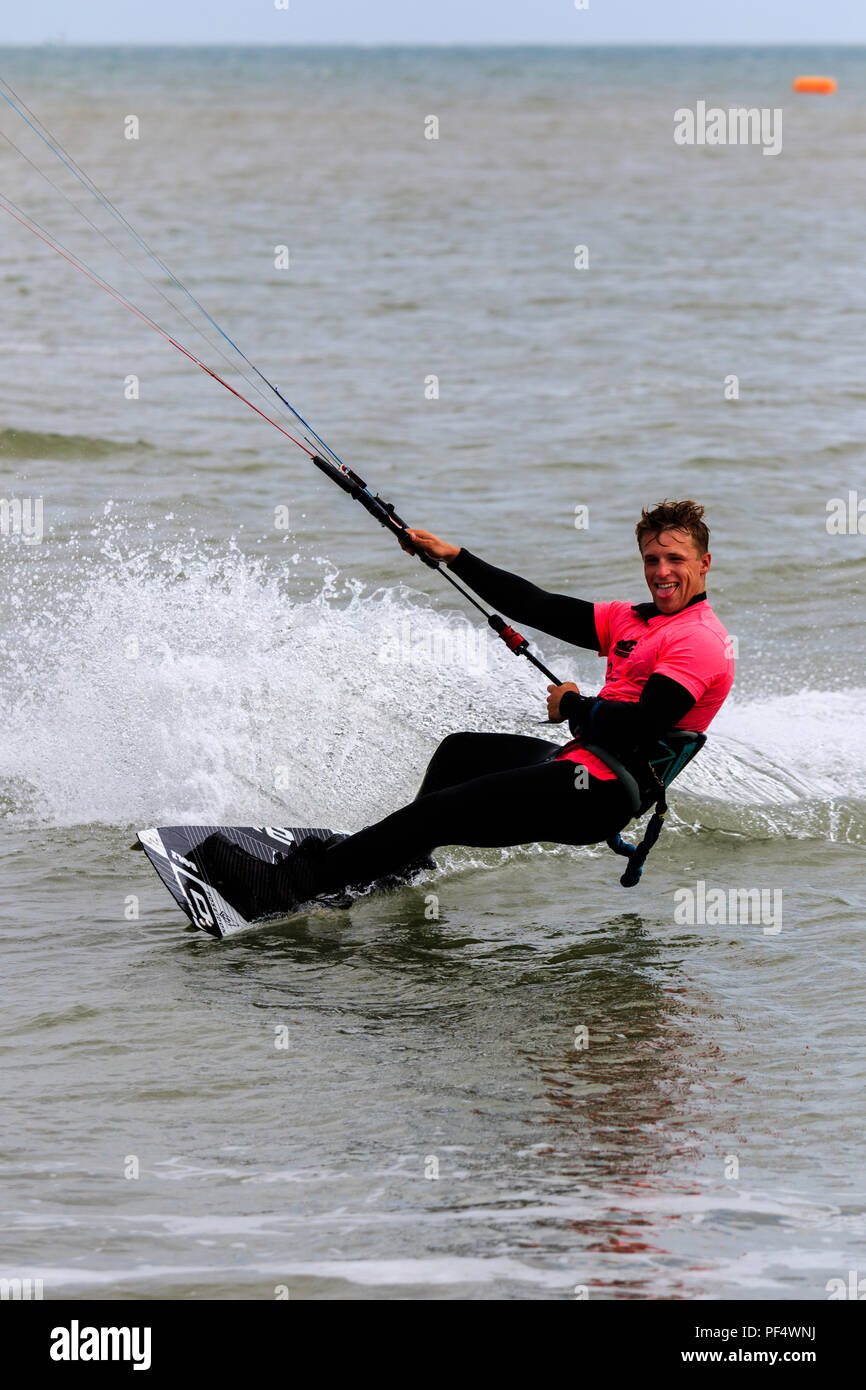 Kitesurf freestyle National Championships à Ramsgate. Close-up, l'homme ...