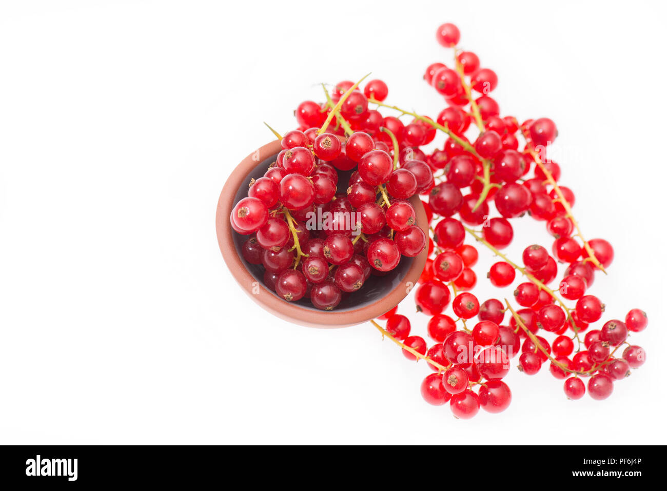 Une grappe de fruits rouges Banque d'images détourées - Alamy