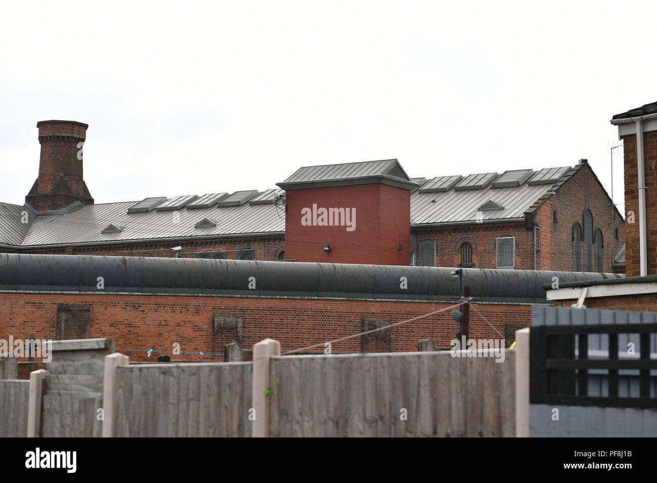 Une vue sur les bâtiments dans le parc du HMP Birmingham après son ...