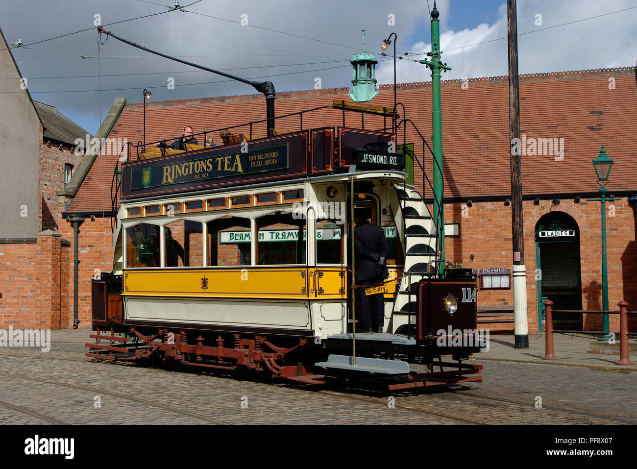 Newcastle 114 tram Banque de photographies et d’images à haute ...