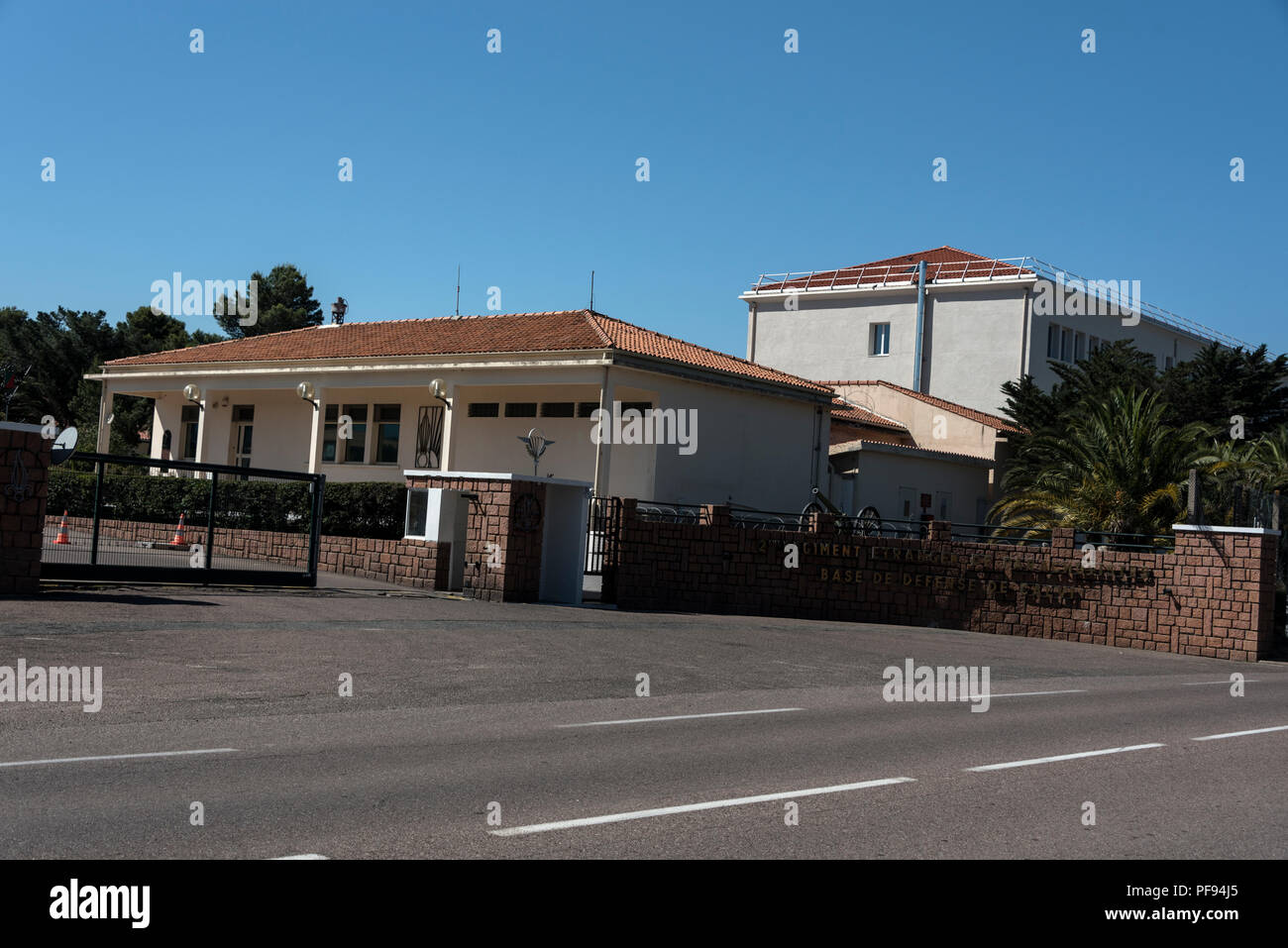 Camp Raffalli entrée principale et le siège du 2e régiment étranger de ...