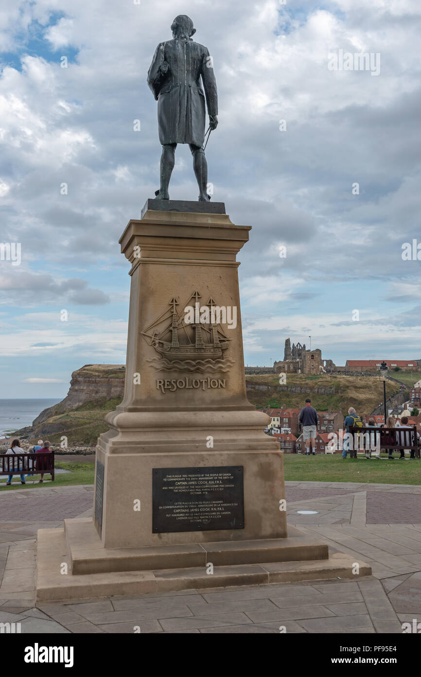 Statue of captain james cook Banque de photographies et d’images à ...