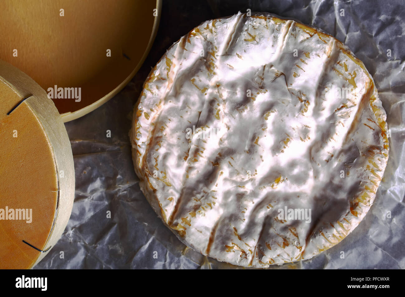 Doux, crémeux, affinée en surface, le fromage au lait de vache et de ...