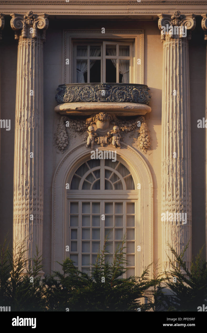 Colonnes De Style Ionique Banque d'image et photos - Alamy