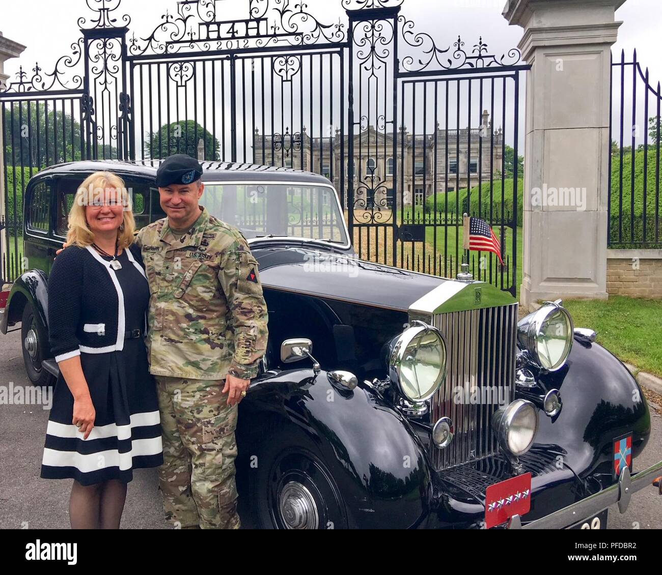 Le Brigadier-général Doug Crissman et sa femme Carolyn dire adieu à la ...