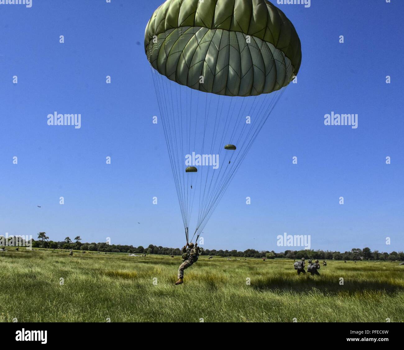 Parachutiste militaire 1944 Banque de photographies et d’images à haute ...