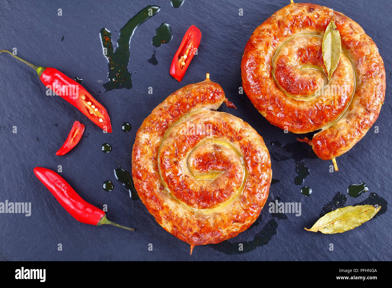 Le fumet délicieux Bratwurst bavaroise - saucisses frites rondes sur ...