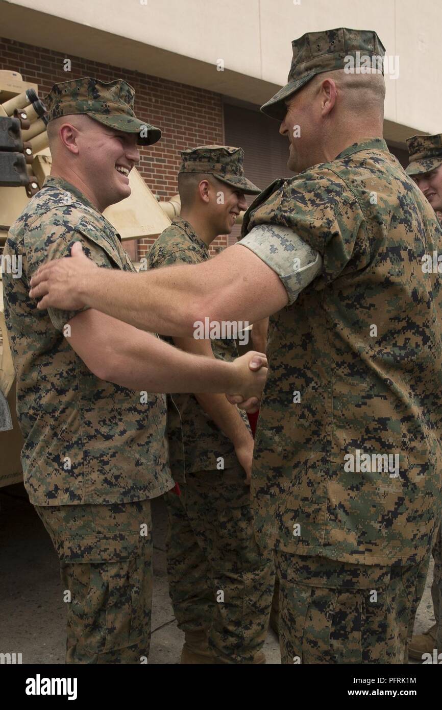 Le sergent du Corps des Marines des États-Unis. Le Major Alex M. Dobson ...