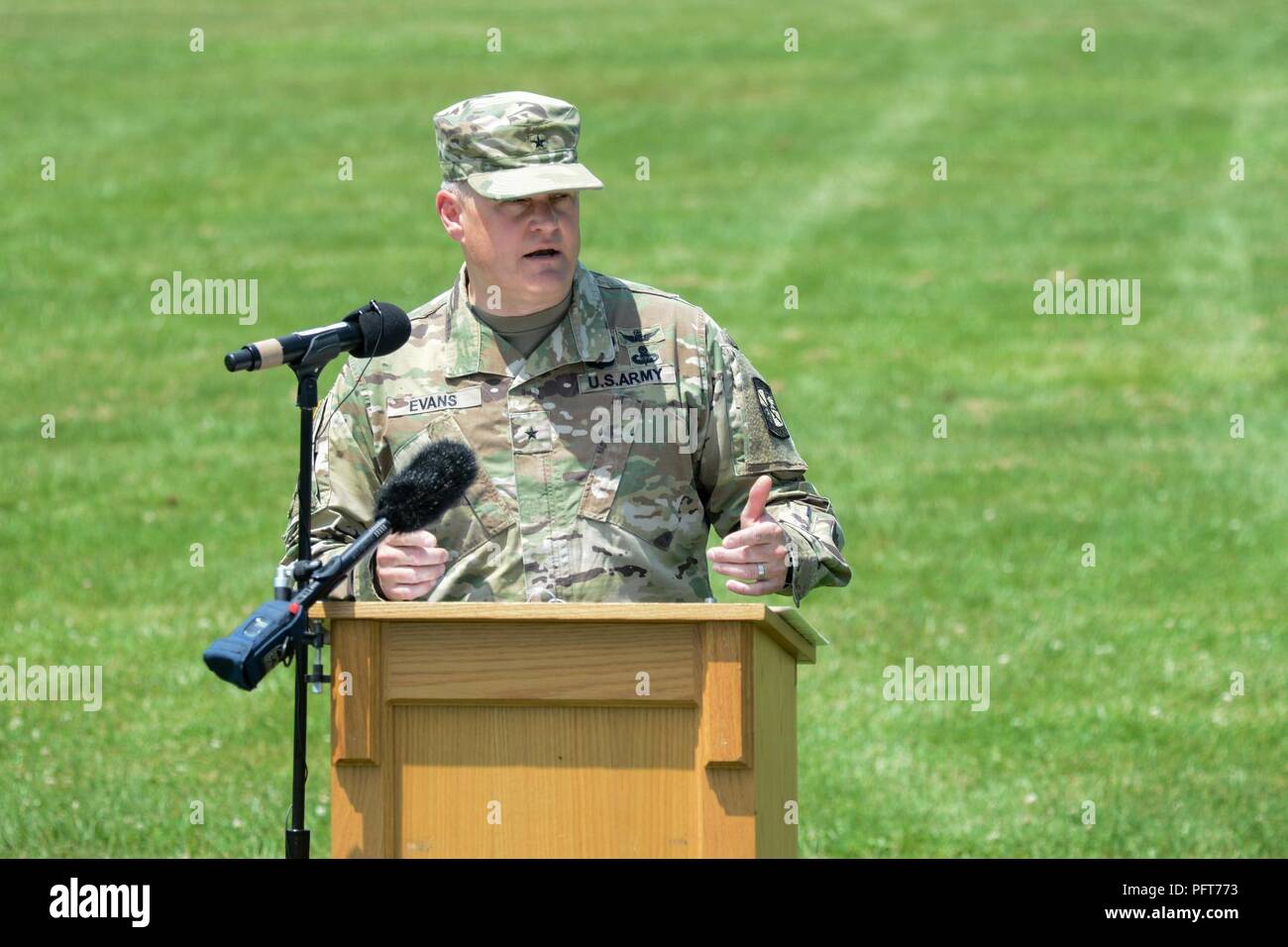 Poste de Fort Knox, le commandant John Evans BG aborde le groupe de ...