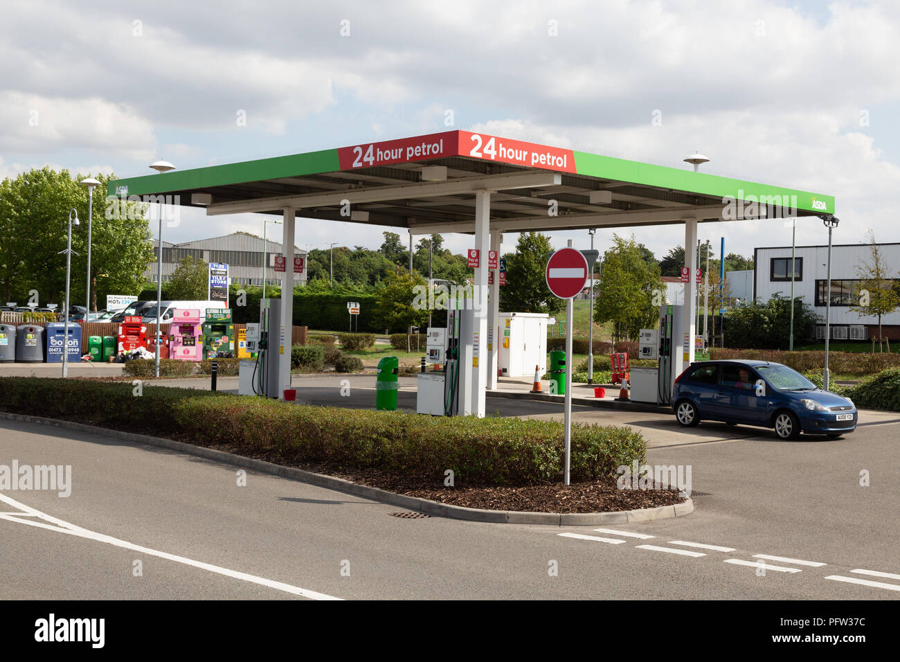 Garage asda Banque de photographies et d’images à haute résolution - Alamy