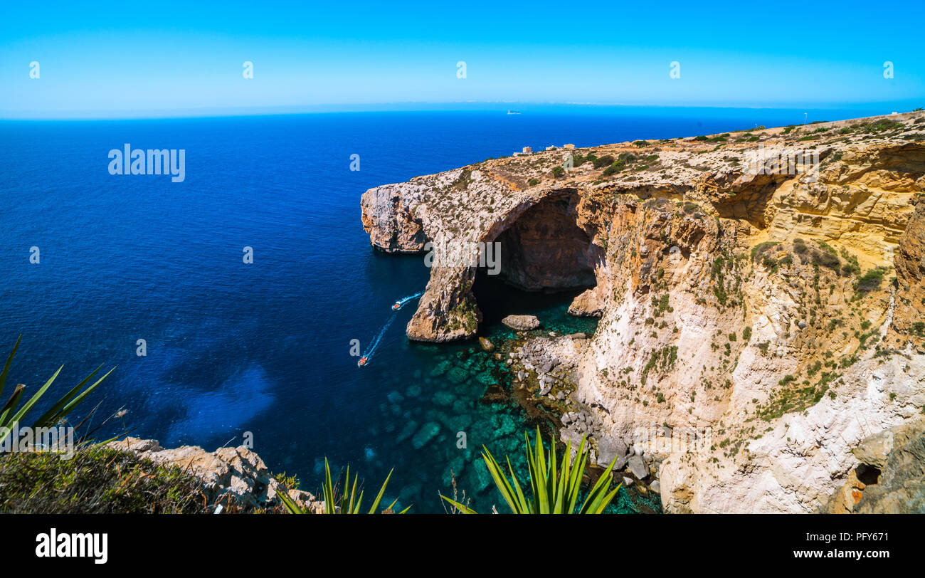 Blue grotto malta Banque de photographies et d’images à haute ...