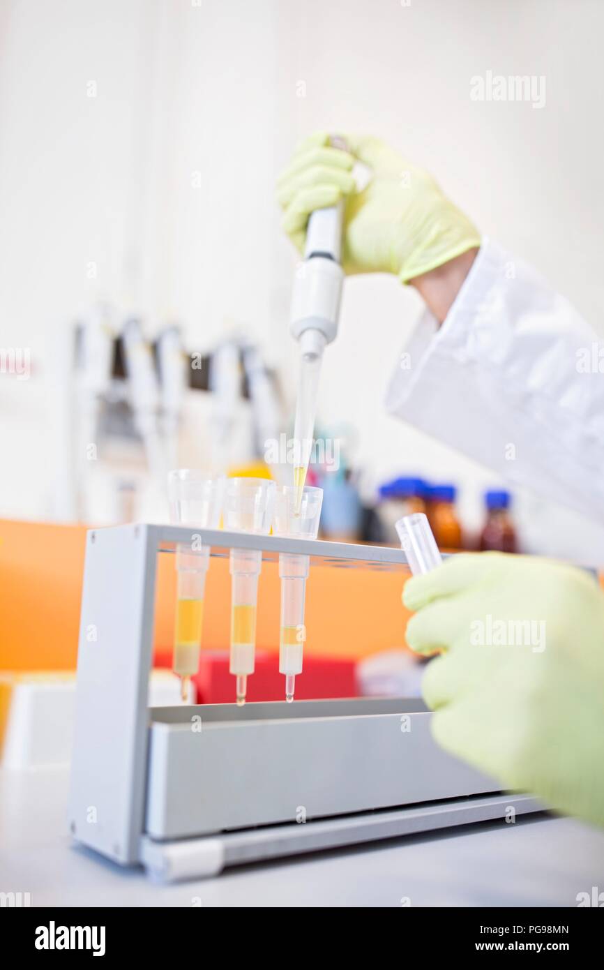 Solid phase extraction Banque de photographies et d’images à haute ...