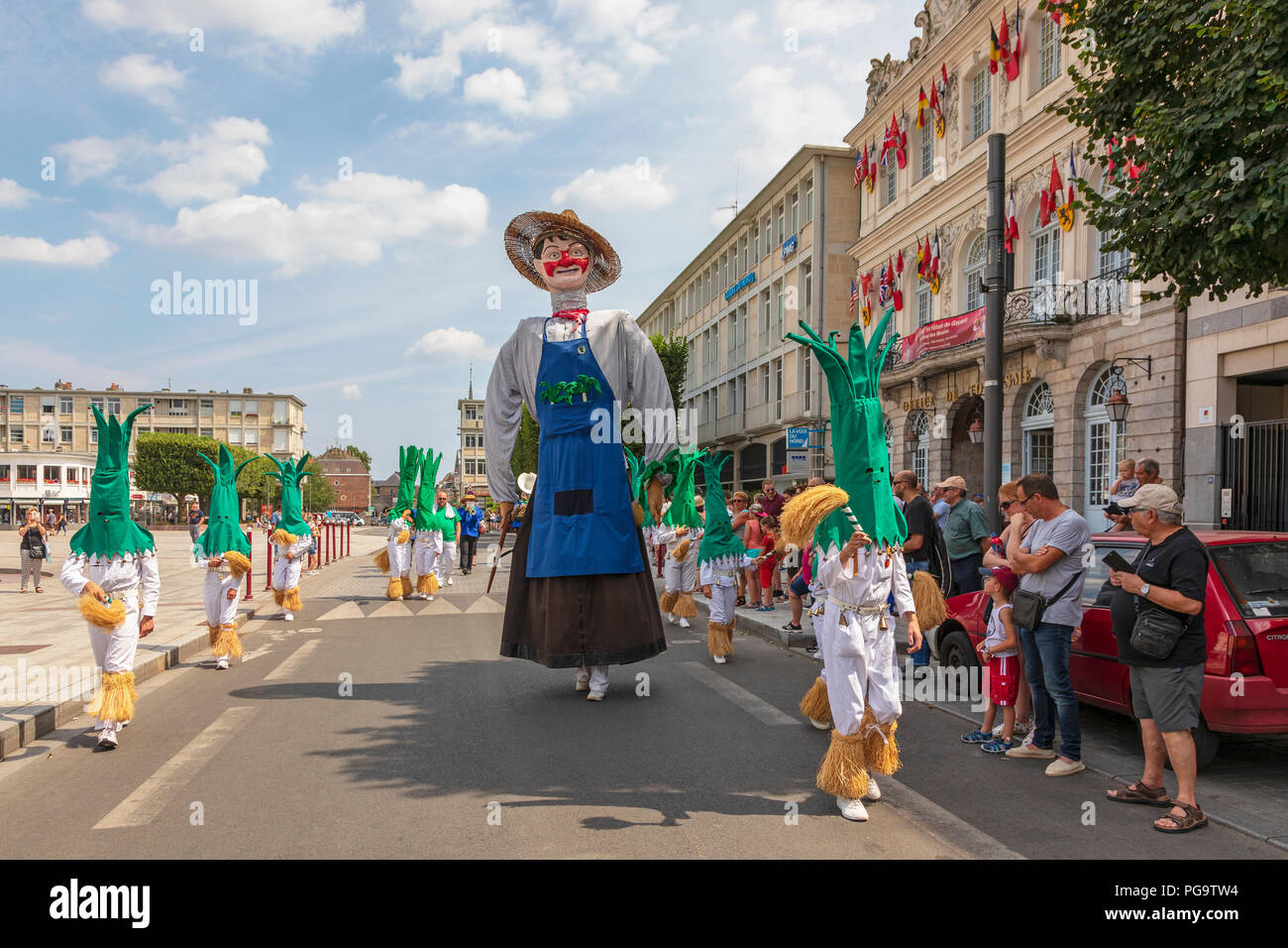 Le défilé des géants, les fêtes de Gayant, un festival annuel célébrant ...
