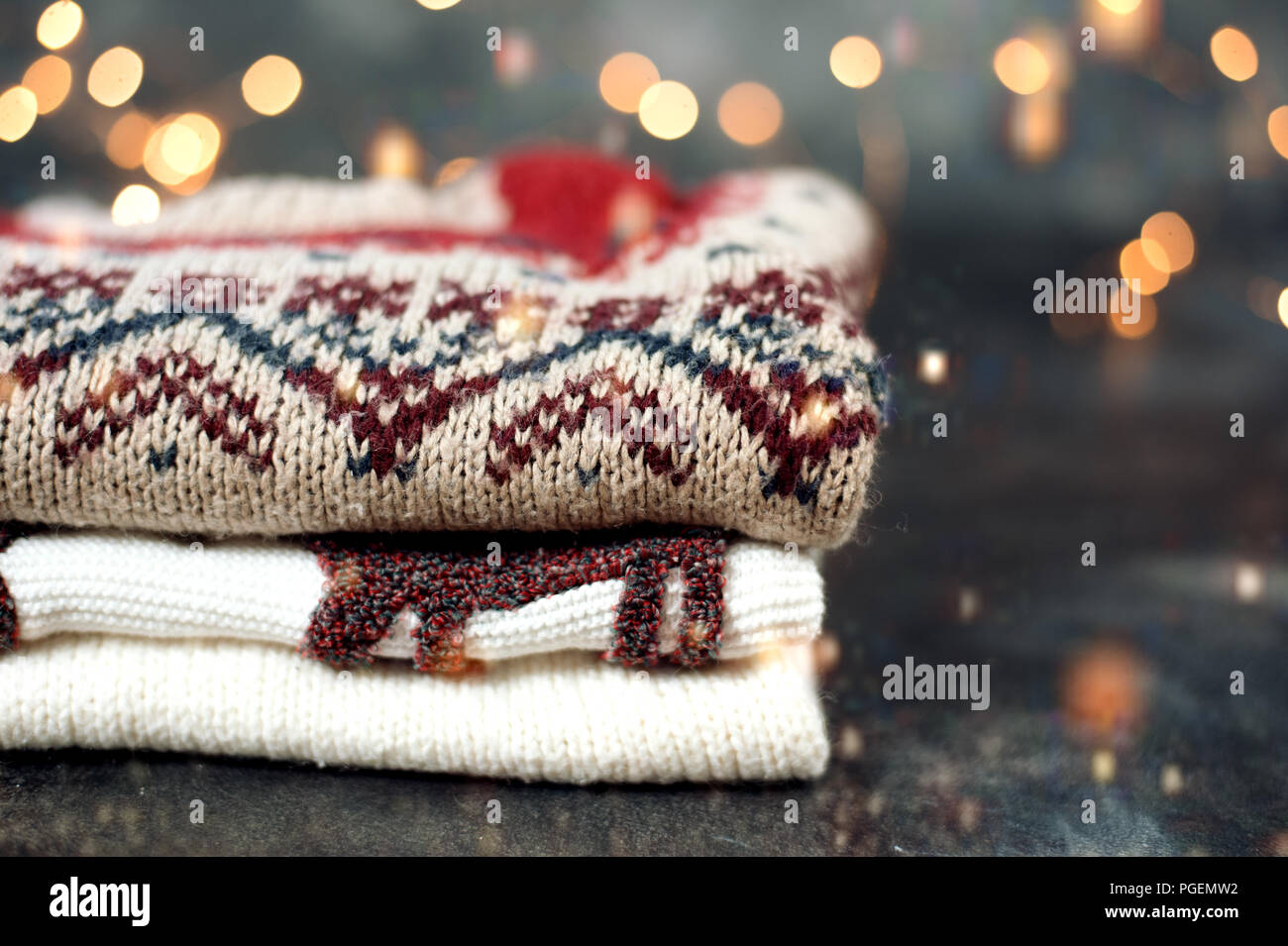Pile de pulls. Tricot Noël Hiver Photo Stock - Alamy