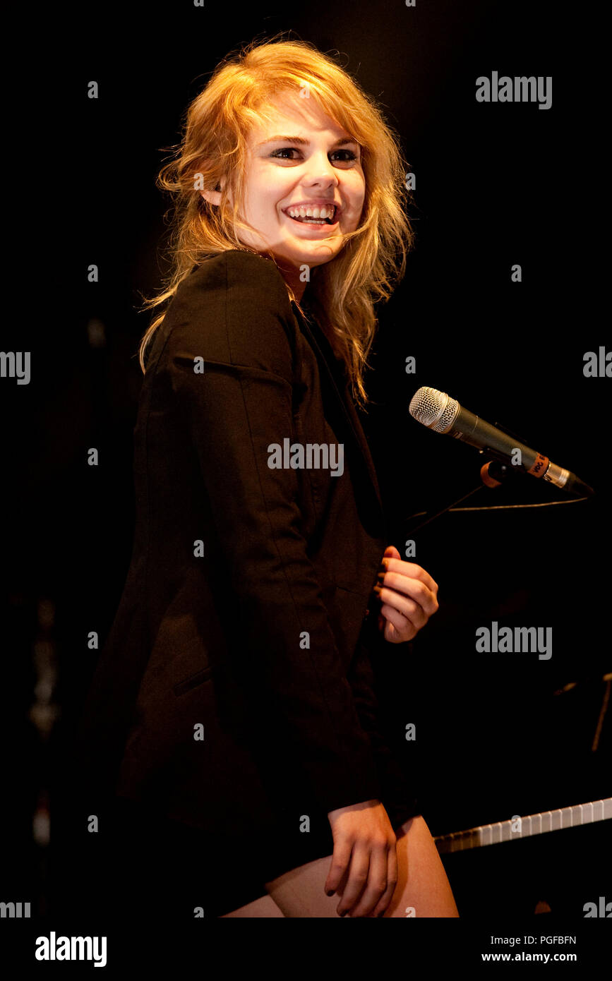 Chanteuse quebecoise Banque de photographies et d’images à haute ...