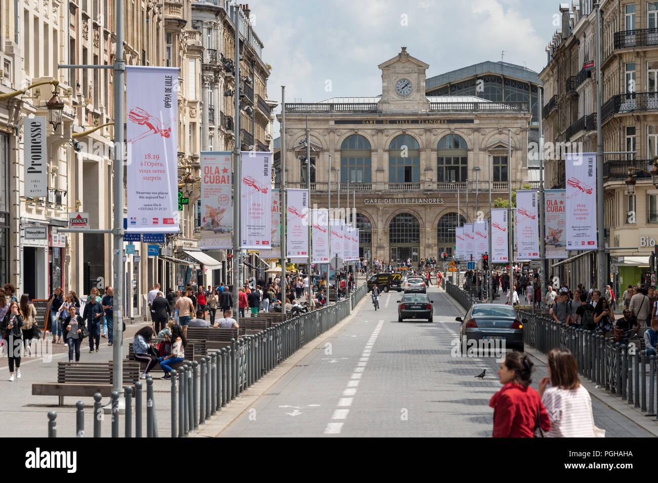 Lille France 15 Juin 2018 Le Trafic Et Les Piétons Sur La Rue