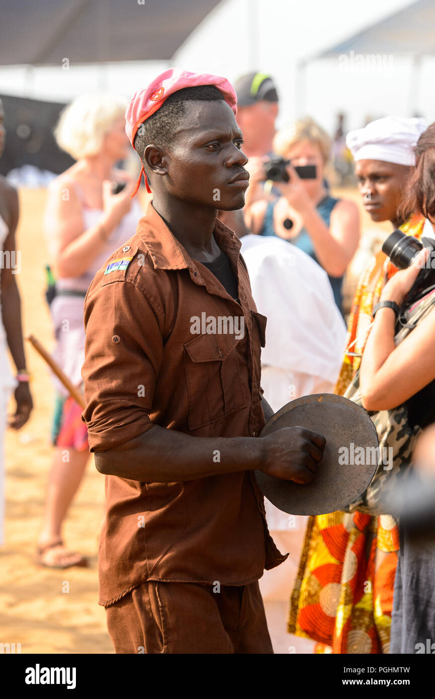 OUIDAH, BÉNIN - Jan 10, 2017 : l'homme béninois non identifiés en ...