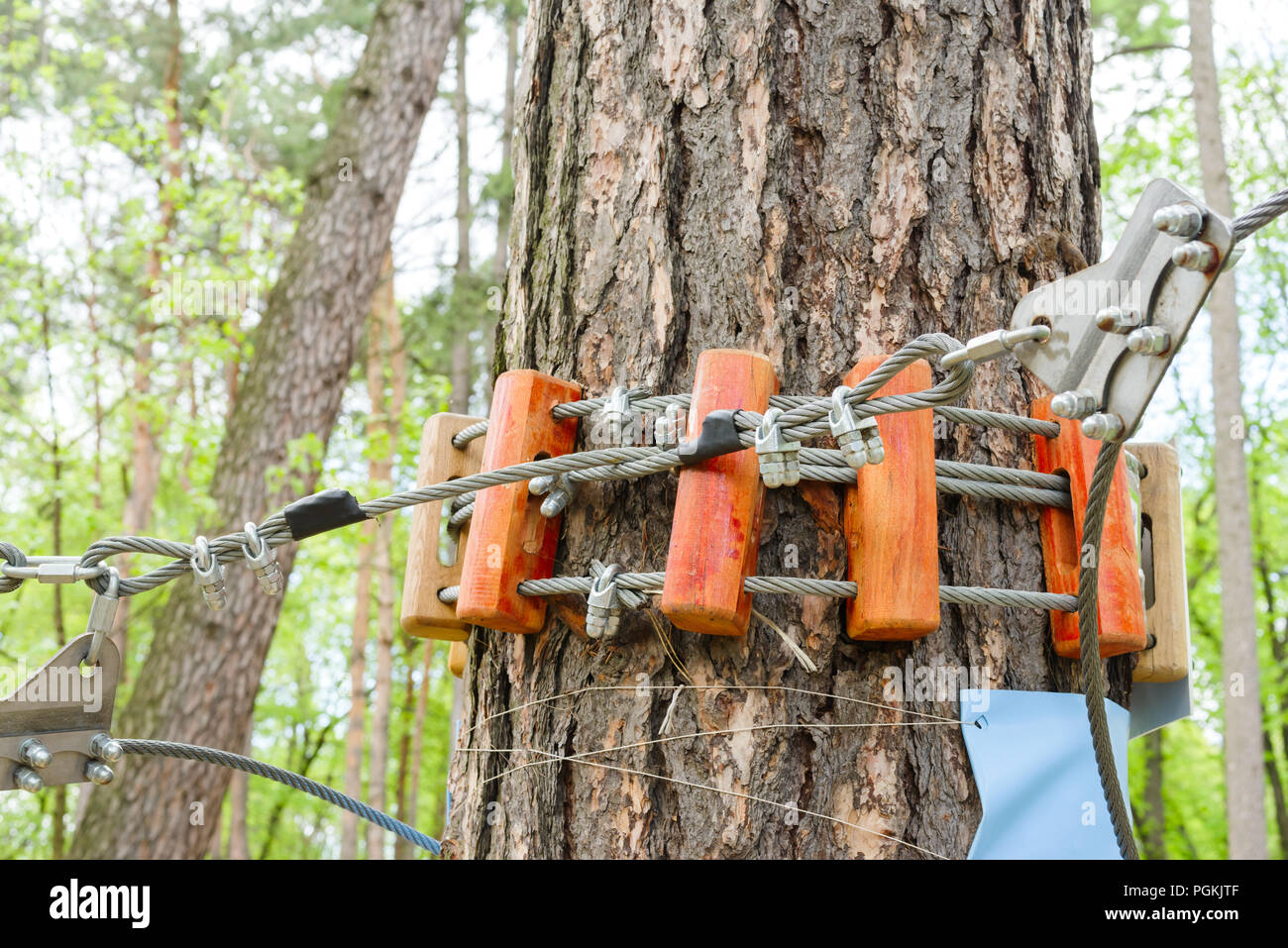 La fixation d'un câble en acier et les câbles Photo Stock - Alamy