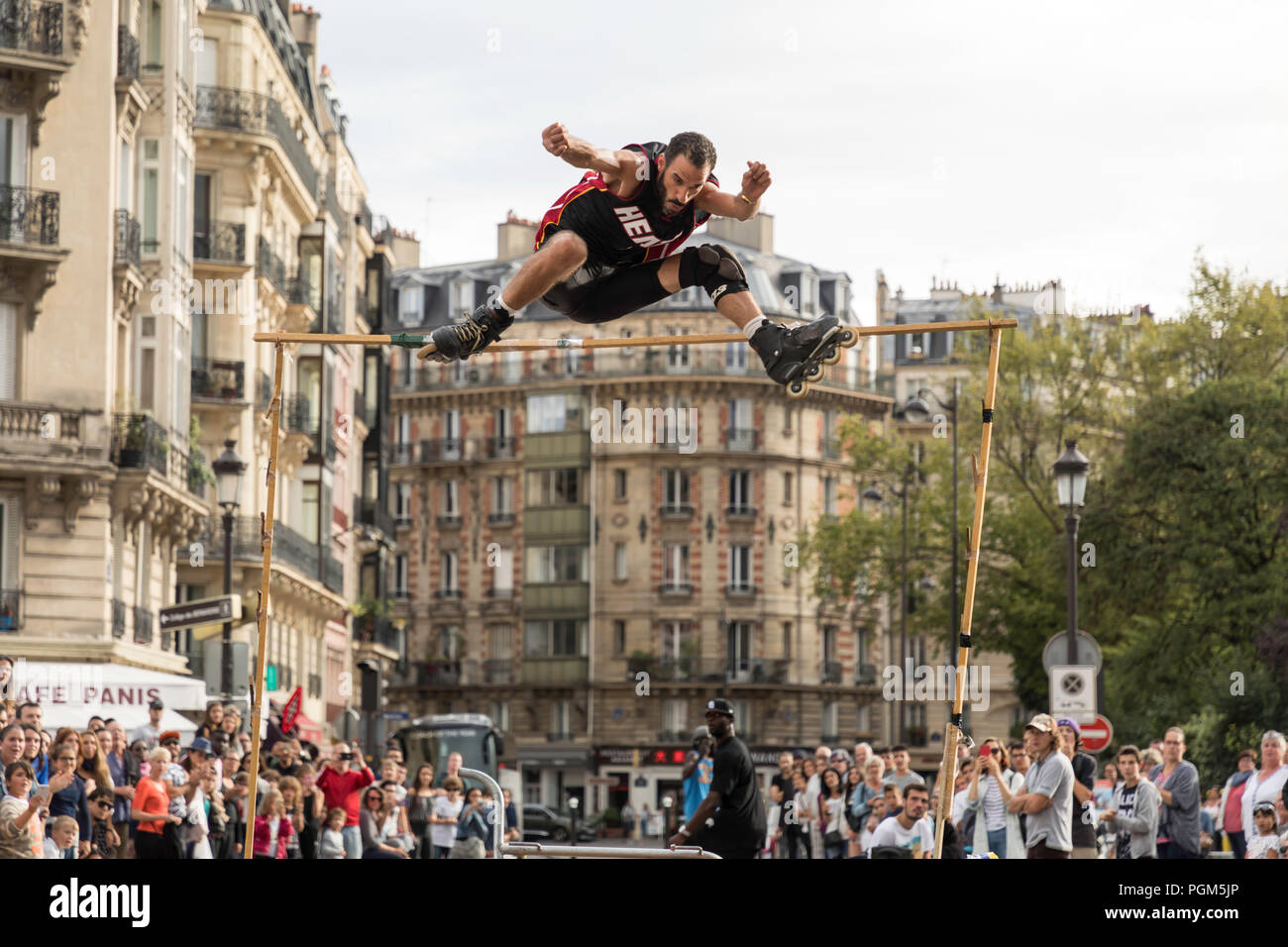 Acrobatic jump Banque de photographies et d’images à haute résolution ...
