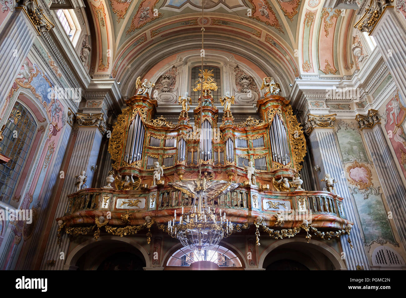 Orgue Baroque à Saint Anne Church in Warsaw, Pologne Photo Stock - Alamy