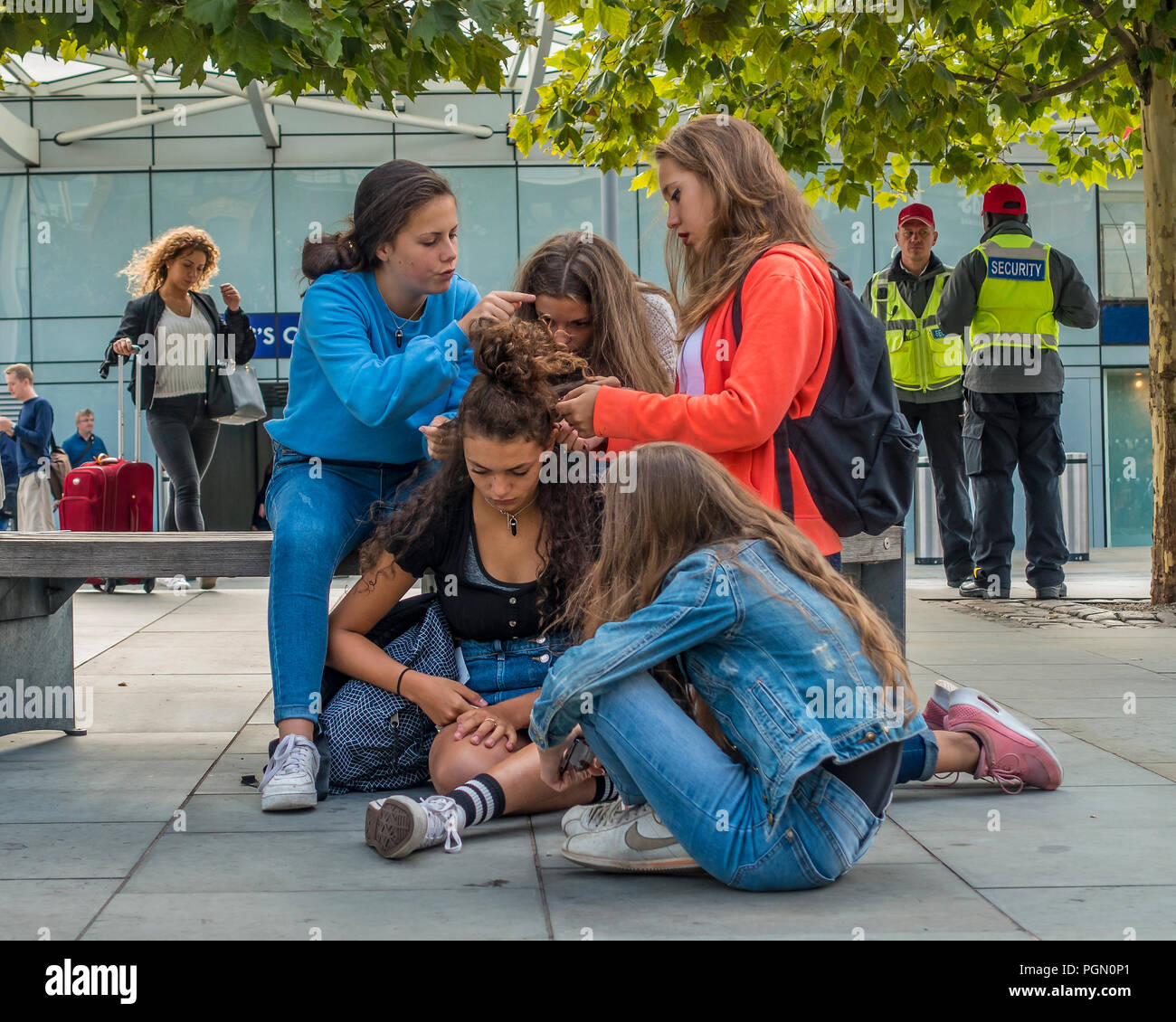 Jeunes adolescentes Banque de photographies et d’images à haute ...