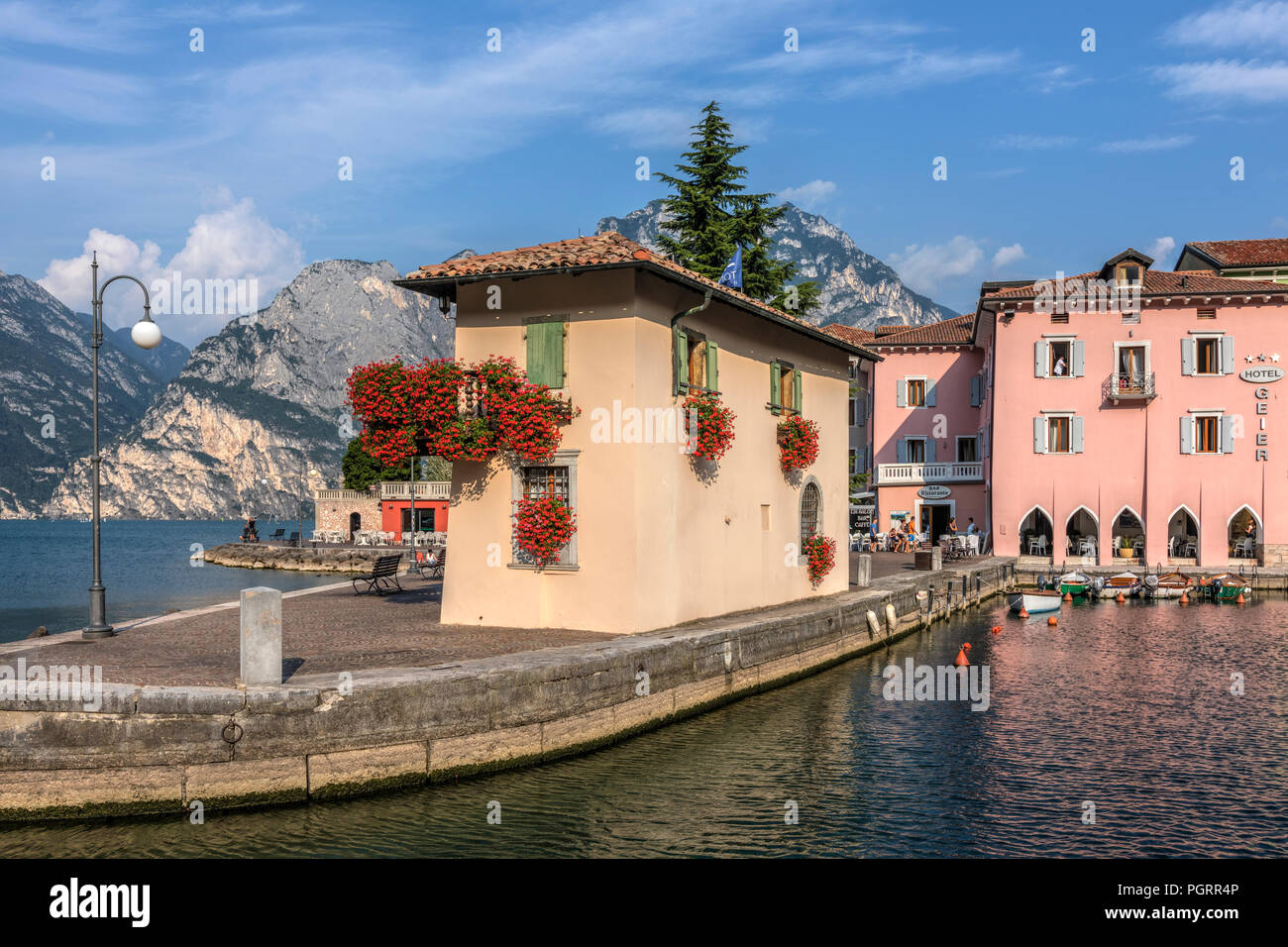 Garda trentino Banque de photographies et d’images à haute résolution ...