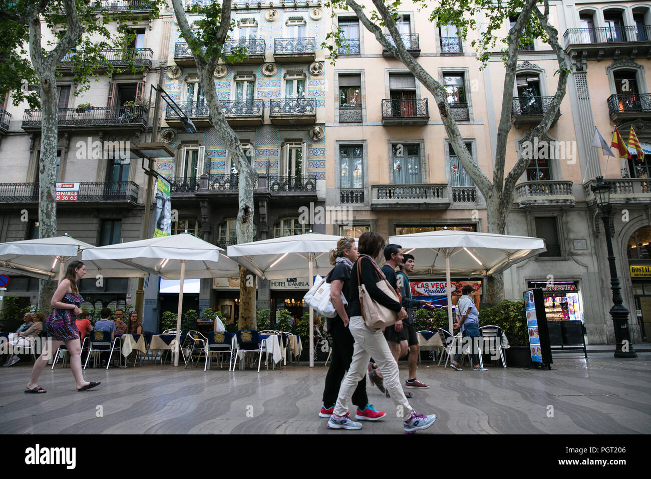 Ramblas barcelona spain souvenirs Banque de photographies et d’images à haute résolution - Alamy