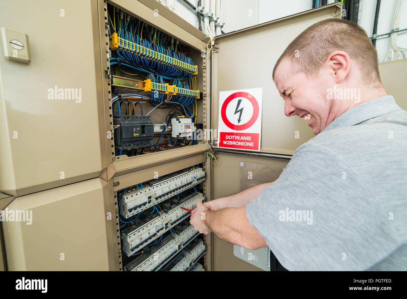 Electrocuted man Banque de photographies et d’images à haute résolution ...