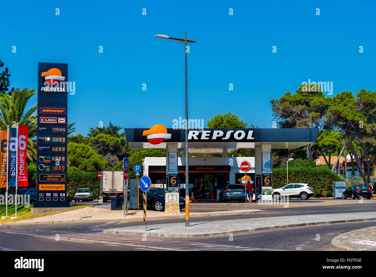 Repsol gas station Banque de photographies et d’images à haute ...