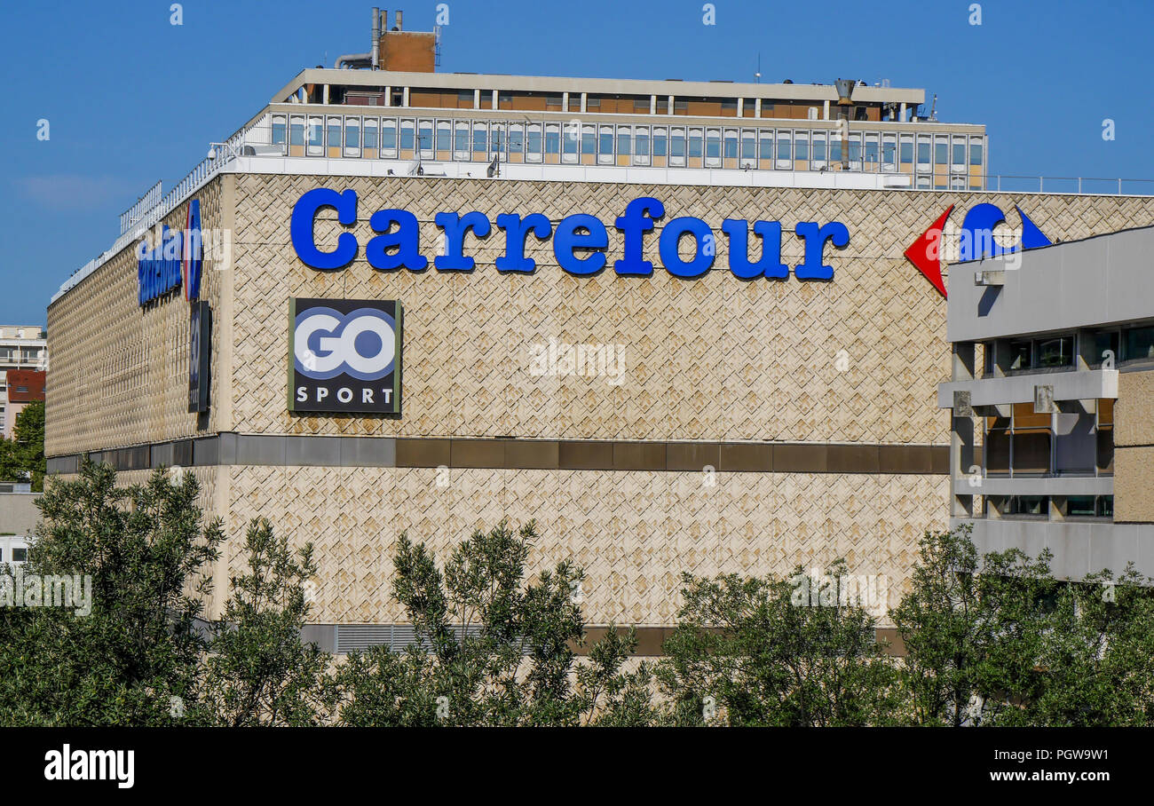 Carrefour et Go Sport centre commercial Part-Dieu, signes, quartier de ...