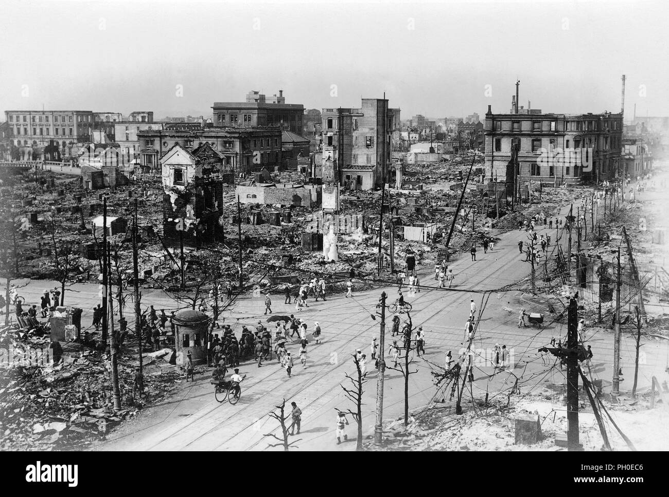 [ 1923 - Japon grand séisme de Kanto à Tokyo ] - Tsukiji, Tokyo. Dégâts ...