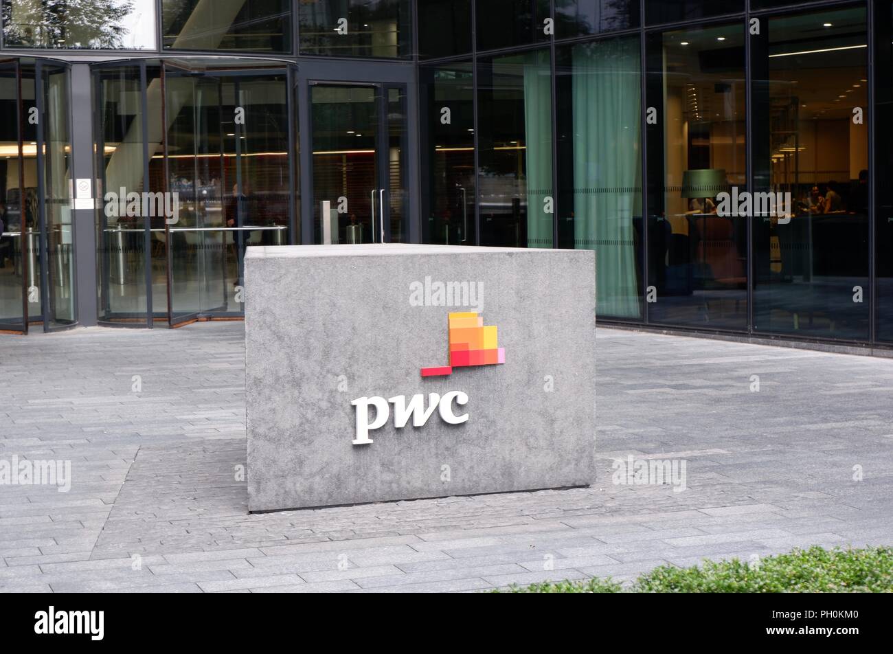 Pwc office Banque de photographies et d’images à haute résolution - Alamy