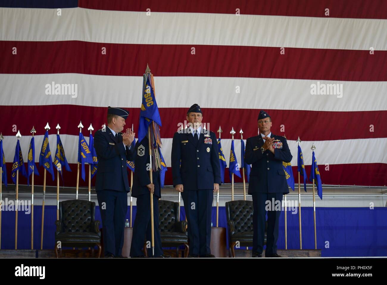 Recueillir des commandos de l'air pour la 1ère Escadre d'opérations ...