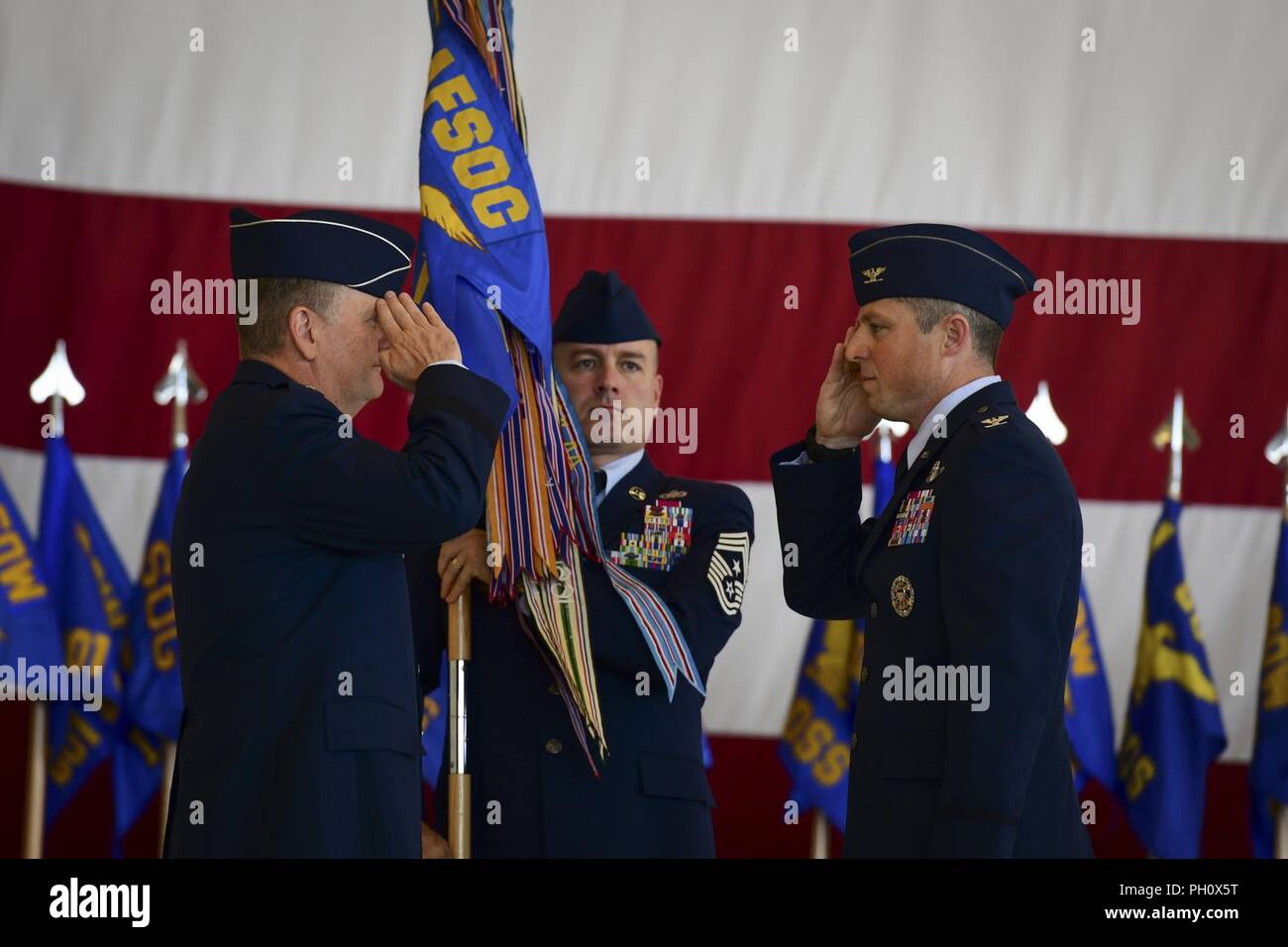 Recueillir des commandos de l'air pour la 1ère Escadre d'opérations ...