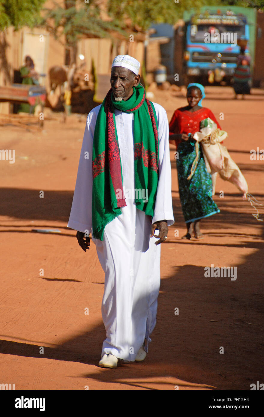 Afrique de l'ouest tenue traditionnel Banque de photographies et d ...