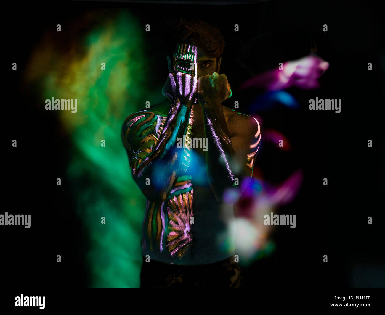 Peinture faciale fluorescente Banque de photographies et d’images à ...