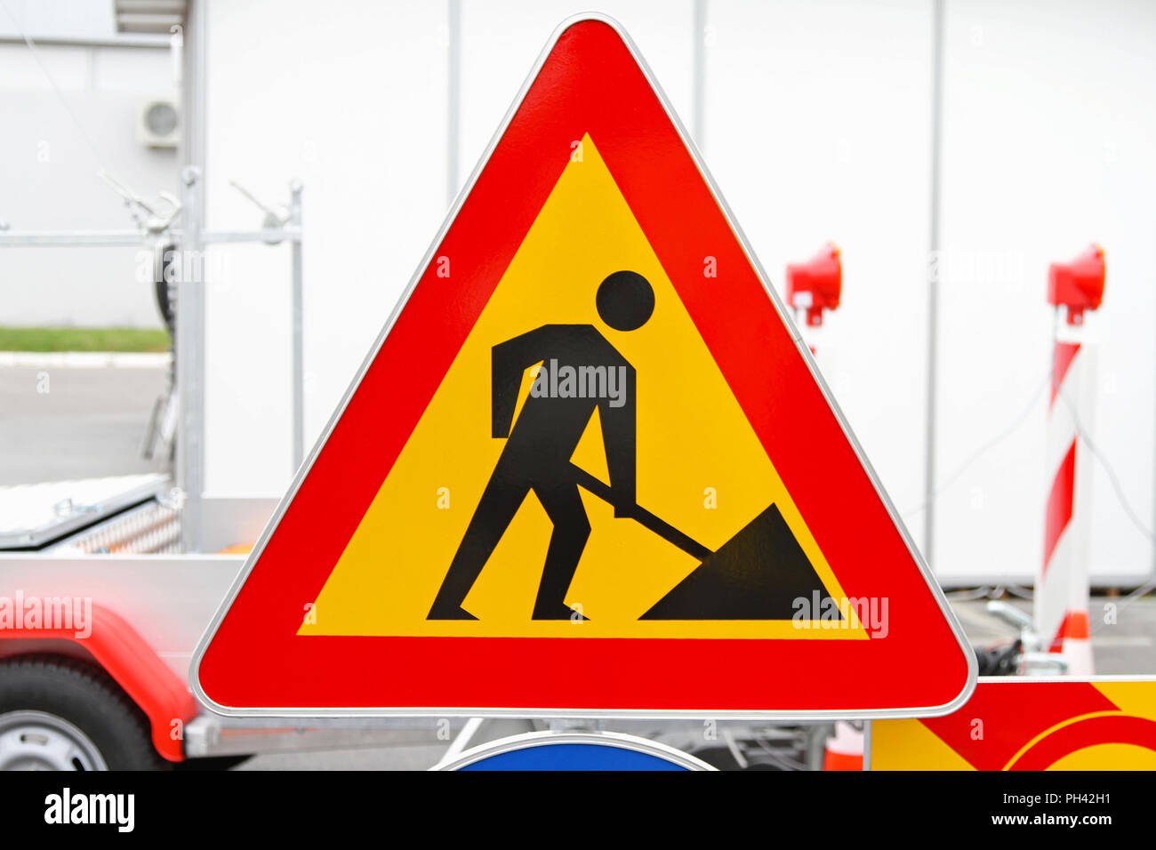 Panneau de signalisation triangulaire Banque de photographies et d ...