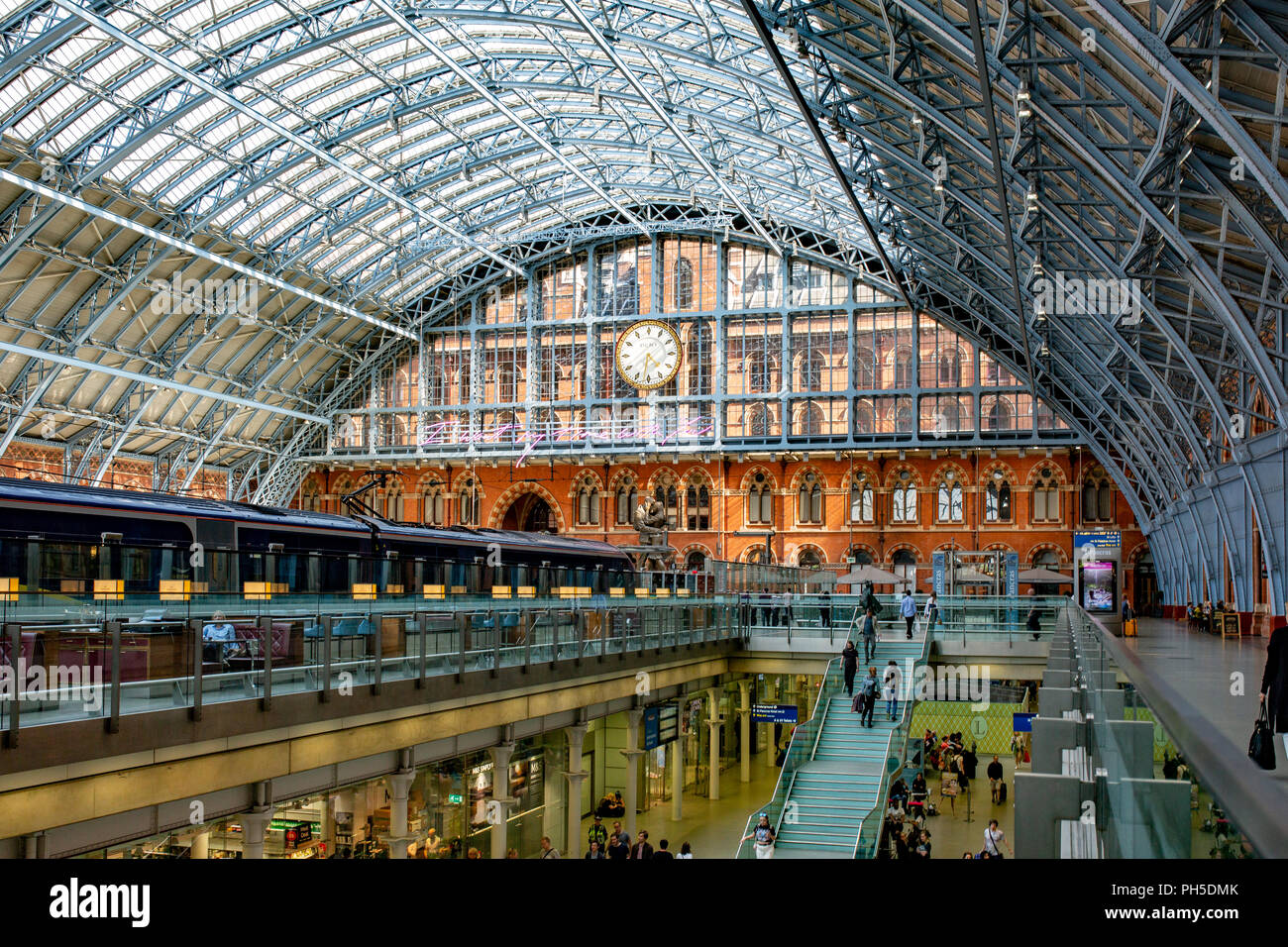 Boutique st pancras Banque de photographies et d’images à haute ...