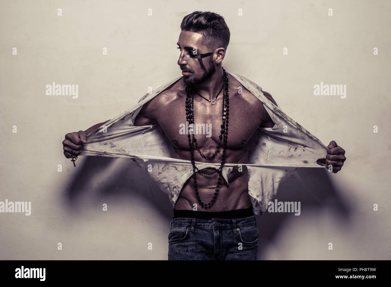 Homme en haillons Banque de photographies et d’images à haute ...