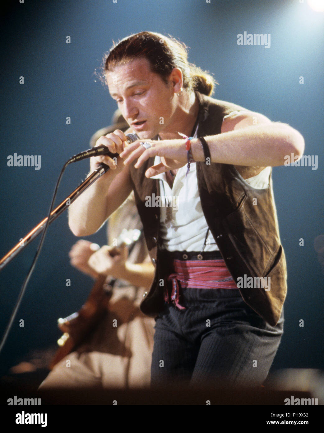 Bono (Paul David Hewson) (U2) sur 21.07.1987 à München / Munich. Dans ...