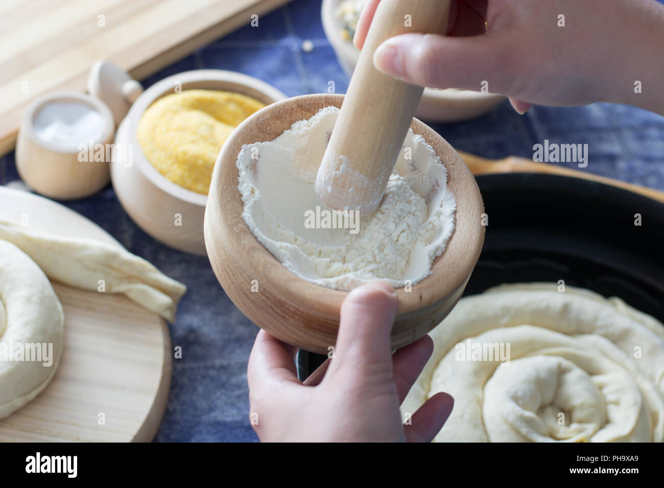 Pilon femme Banque de photographies et d’images à haute résolution - Alamy