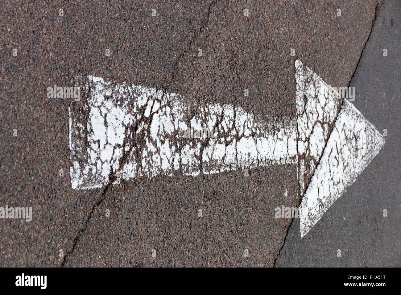 Flèche vers le haut blanche Banque de photographies et d’images à haute ...