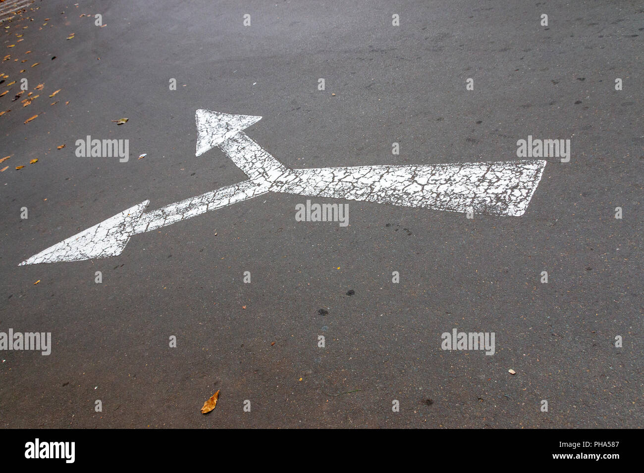 Flèche vers le haut blanche Banque de photographies et d’images à haute ...