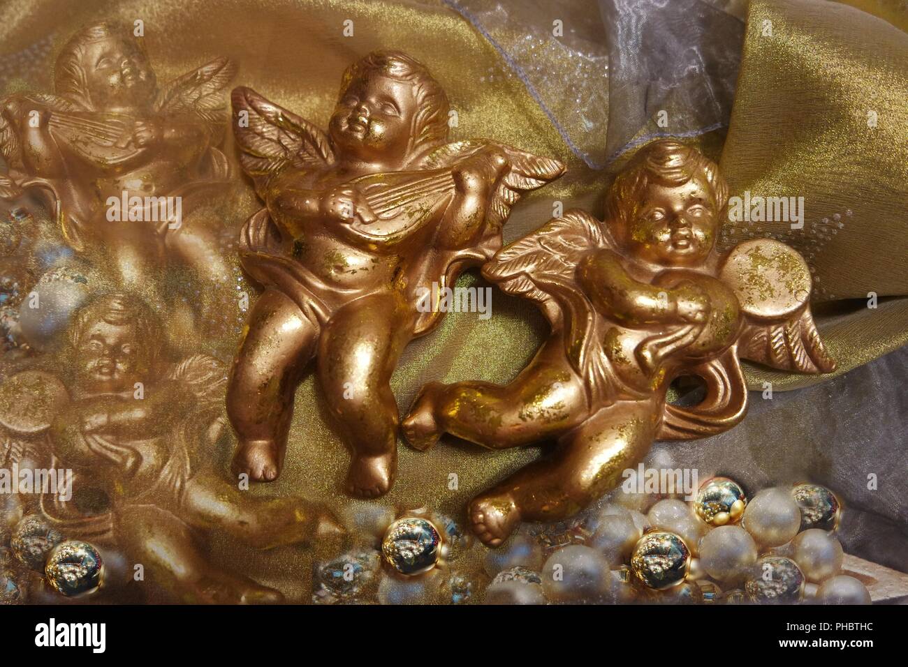Anges dore Banque de photographies et d’images à haute résolution - Alamy