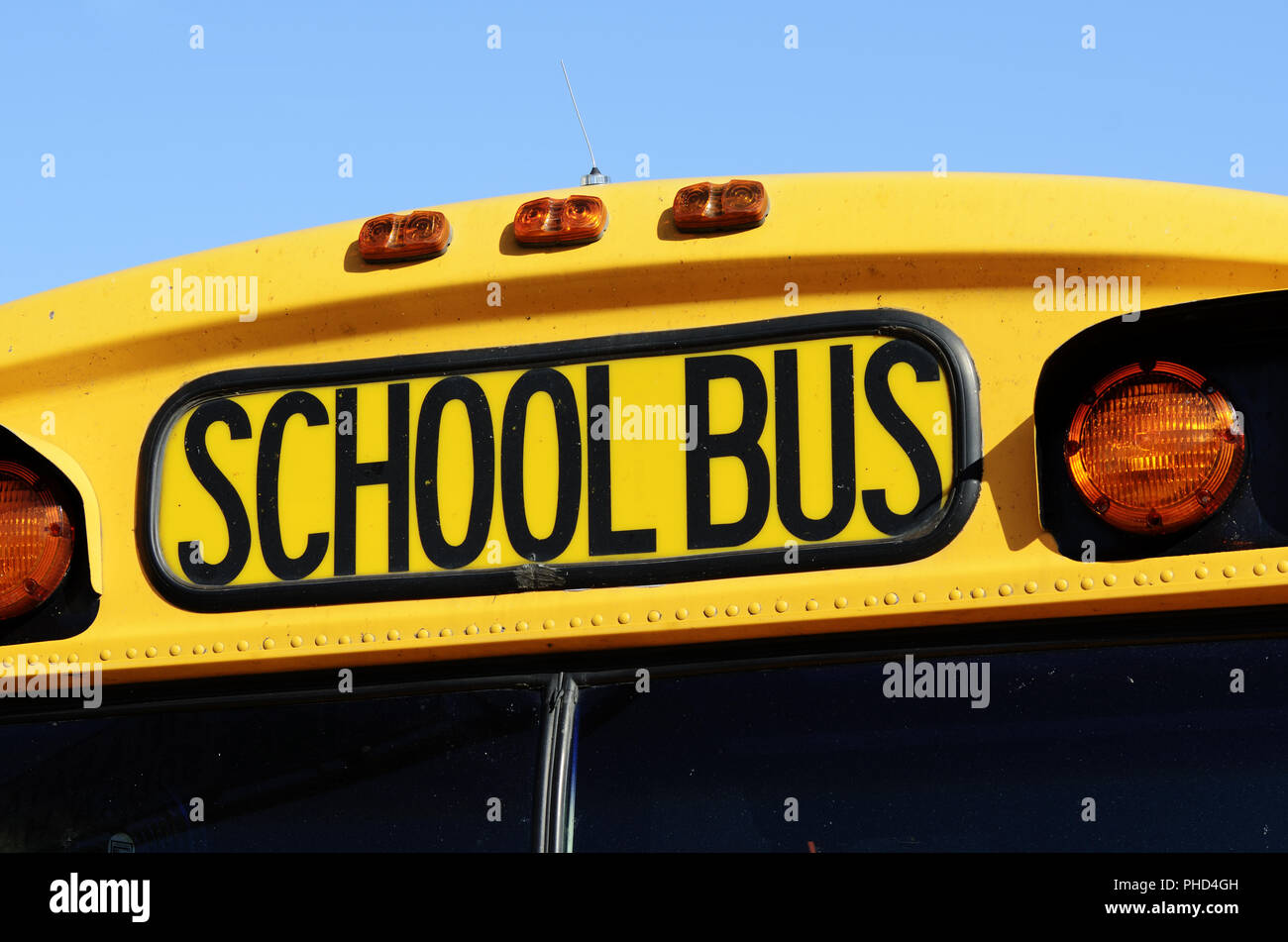 Un bus scolaire jaune Banque de photographies et d’images à haute ...