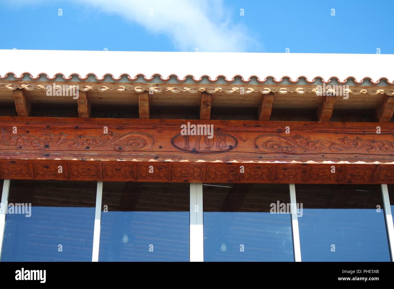 Corniche de toit Banque de photographies et d’images à haute résolution ...