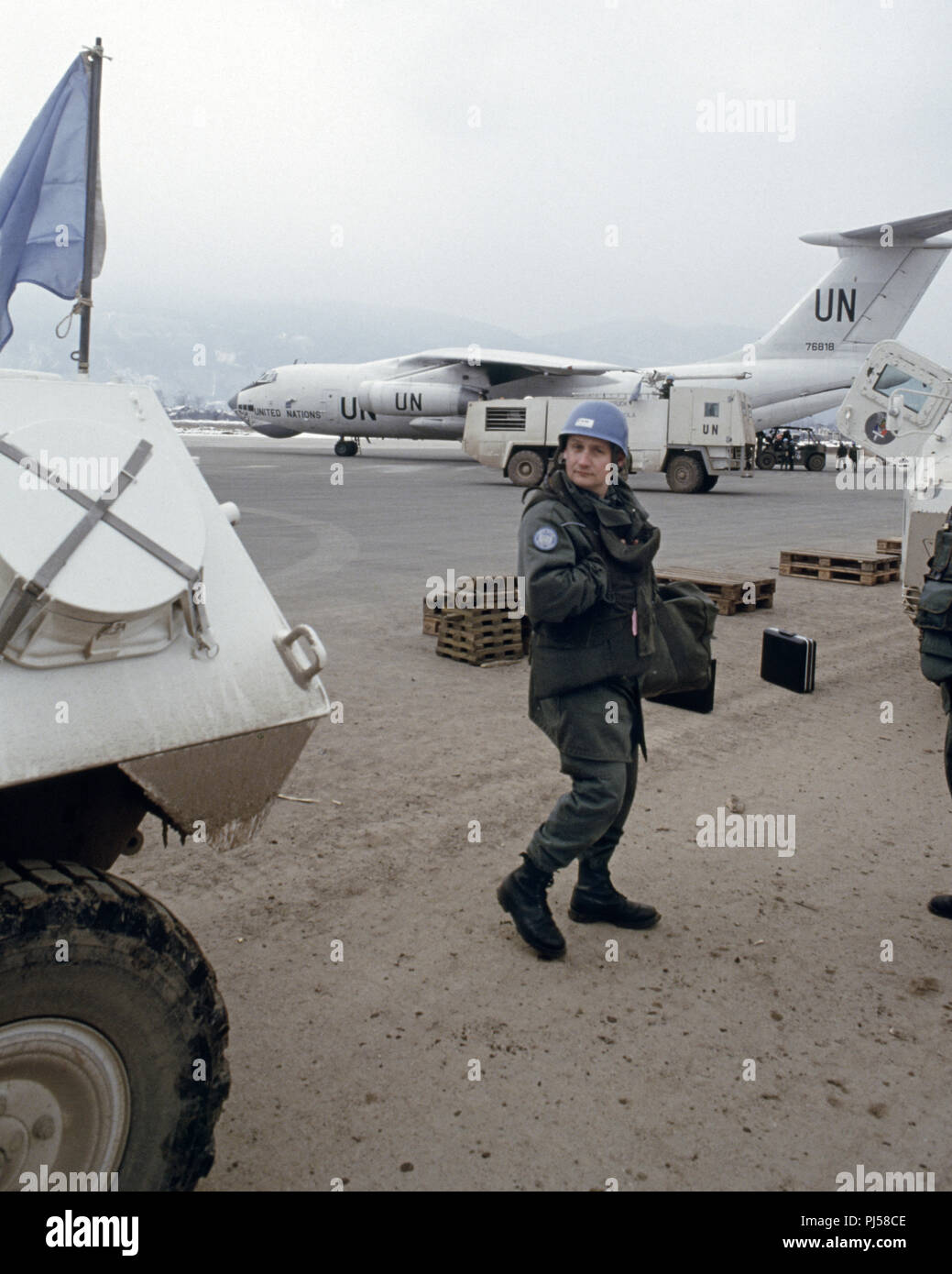 8 mars 1993 pendant le siège de Sarajevo : à l'aéroport de Sarajevo, un ...