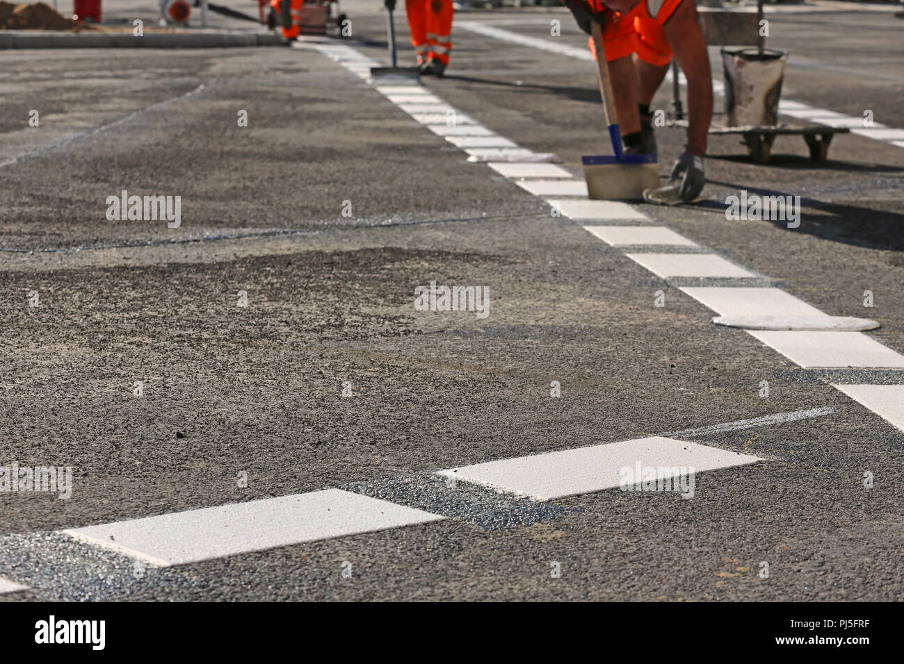 Ligne de marquage routier Banque de photographies et d’images à haute ...